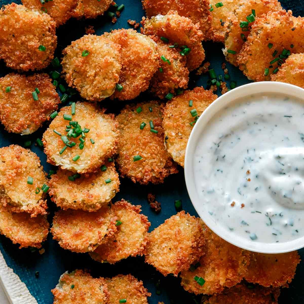 Crispy Fried Pickles with Creamy Dip_The Snack You’ll Crave